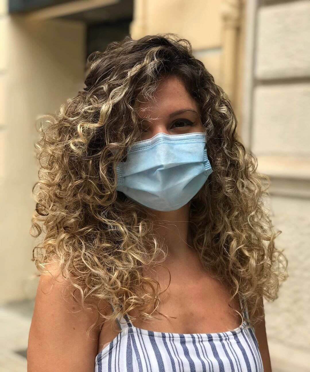 Tendencias y cortes para cabello rizado - Peluquerías en Valencia - De ...